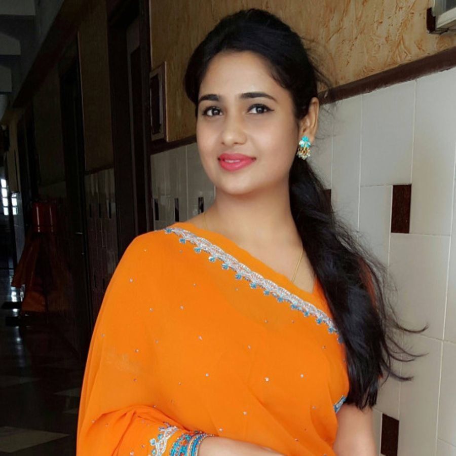 Desi ♥️ Album 👇 Scrolller
