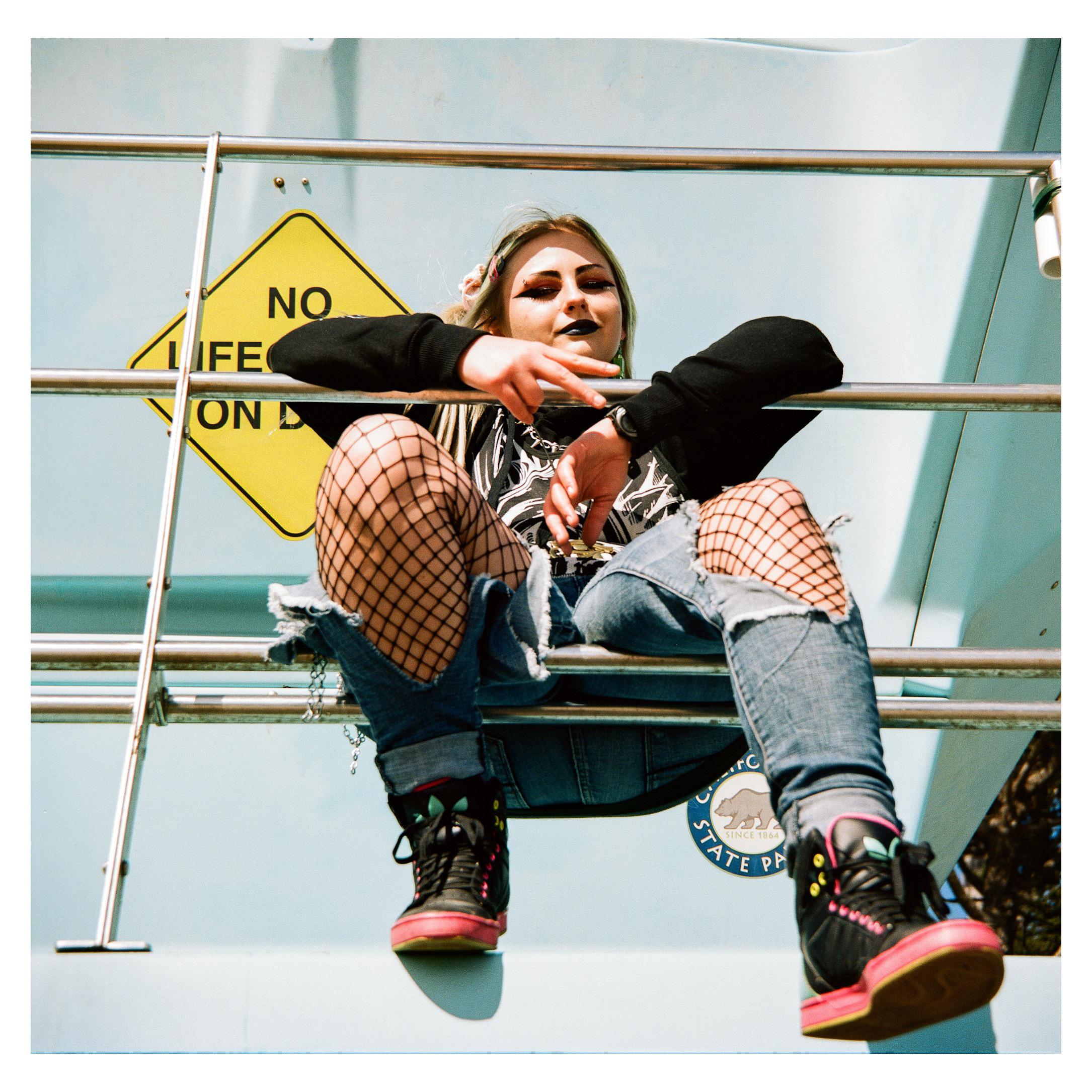 Deuces [Yashica D / 80mm f3.5 +Telephoto Aux / Portra 400] | Scrolller