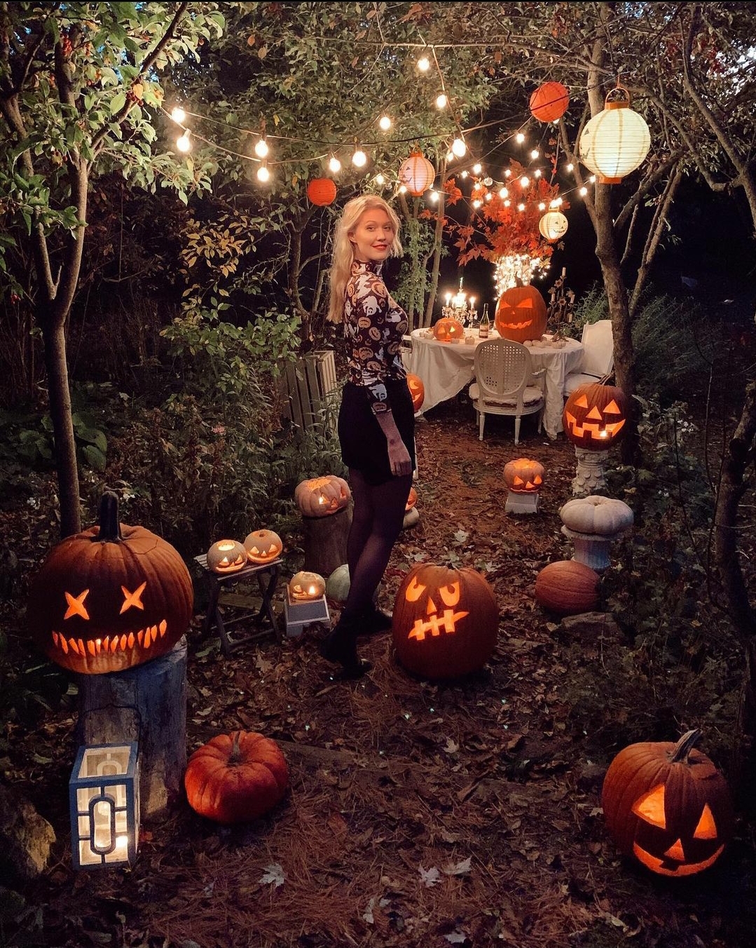 Dev Walking Into Halloween | Scrolller