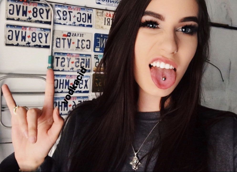 Devil hand horns | Scrolller