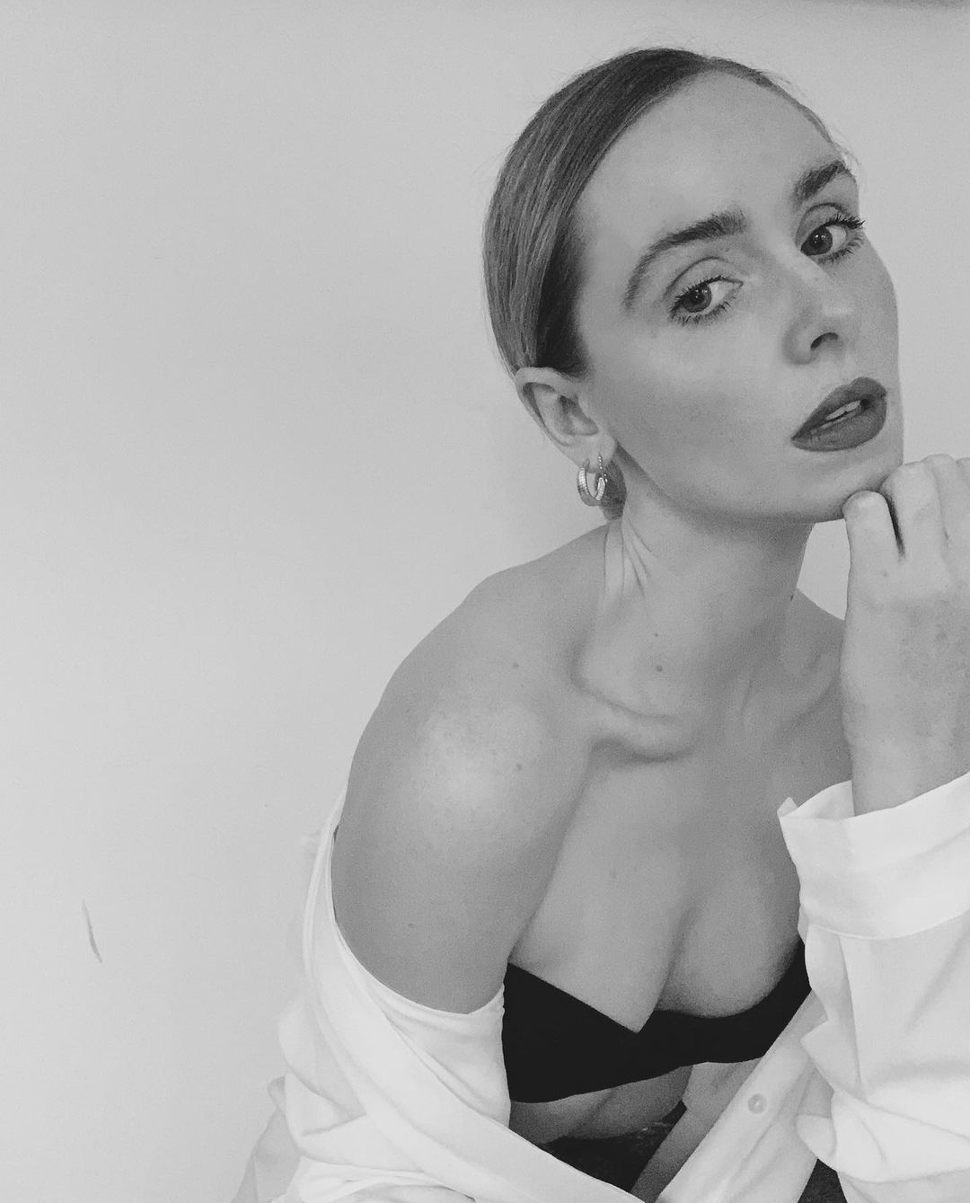 Diana Vickers watches bored as you stroke to her getting dressed for ...