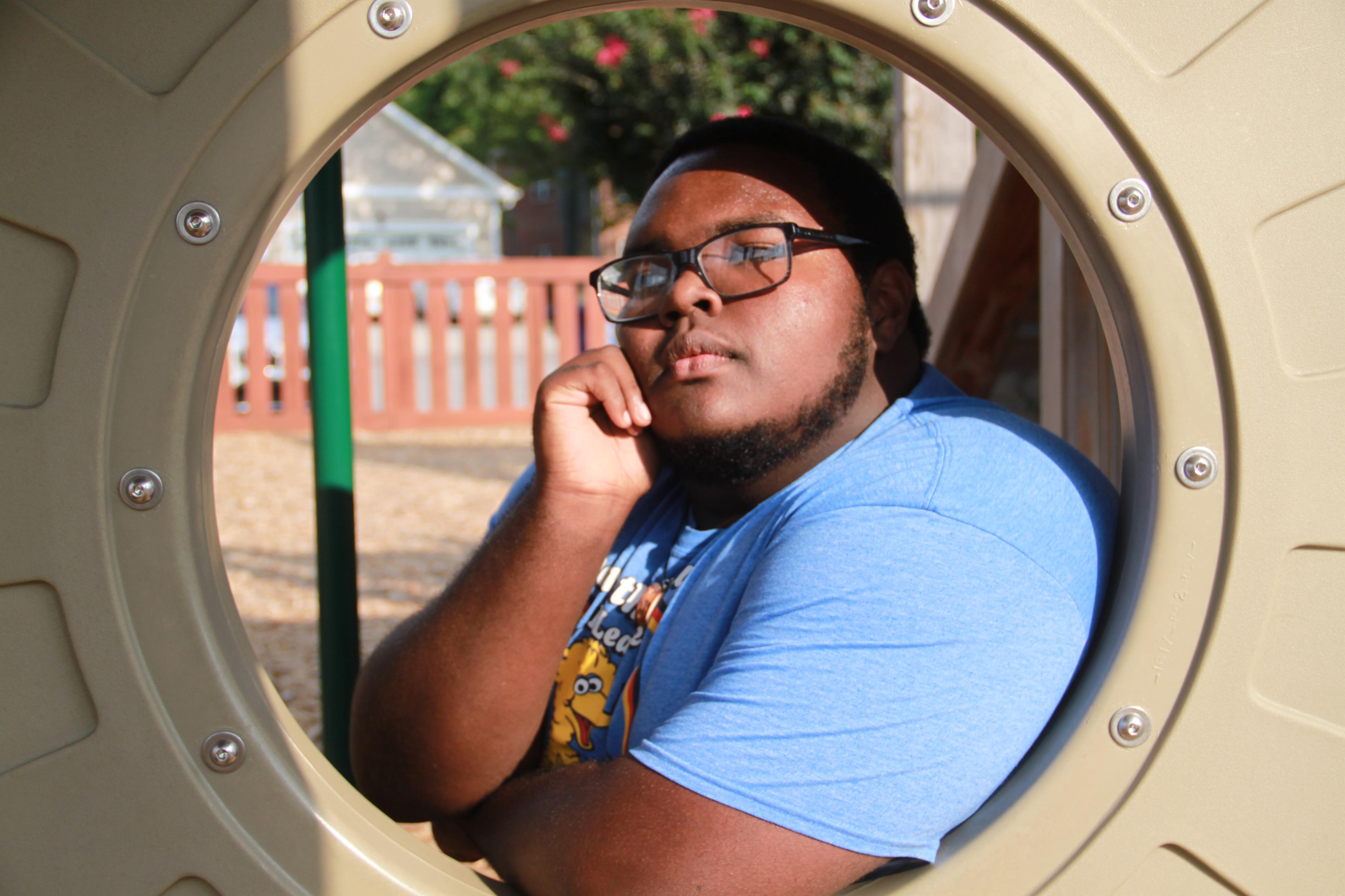 Did a impromptu photoshoot a while ago. This is my favorite picture😌 | Scrolller