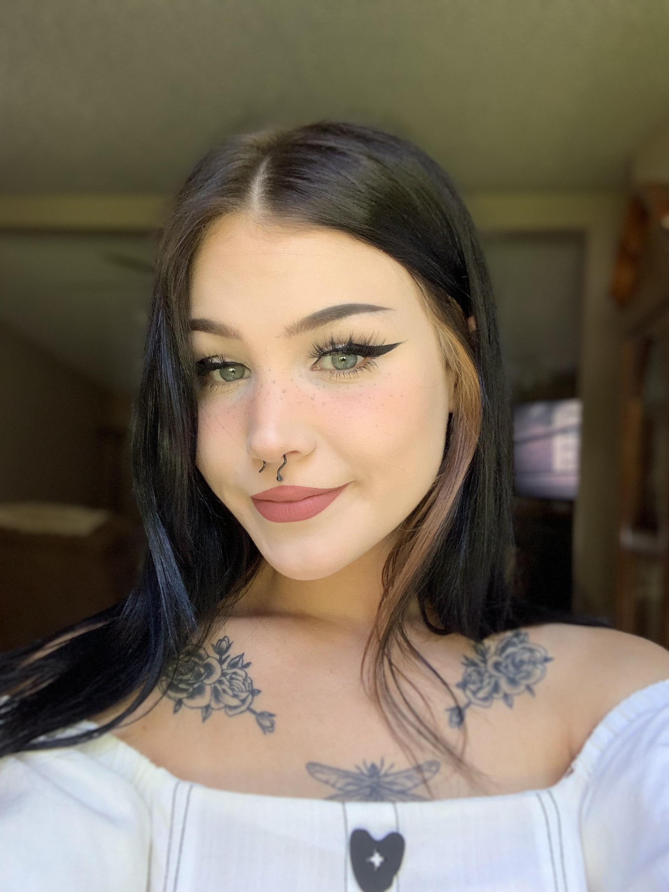 did my makeup for the first time in awhile n i felt pretty | Scrolller