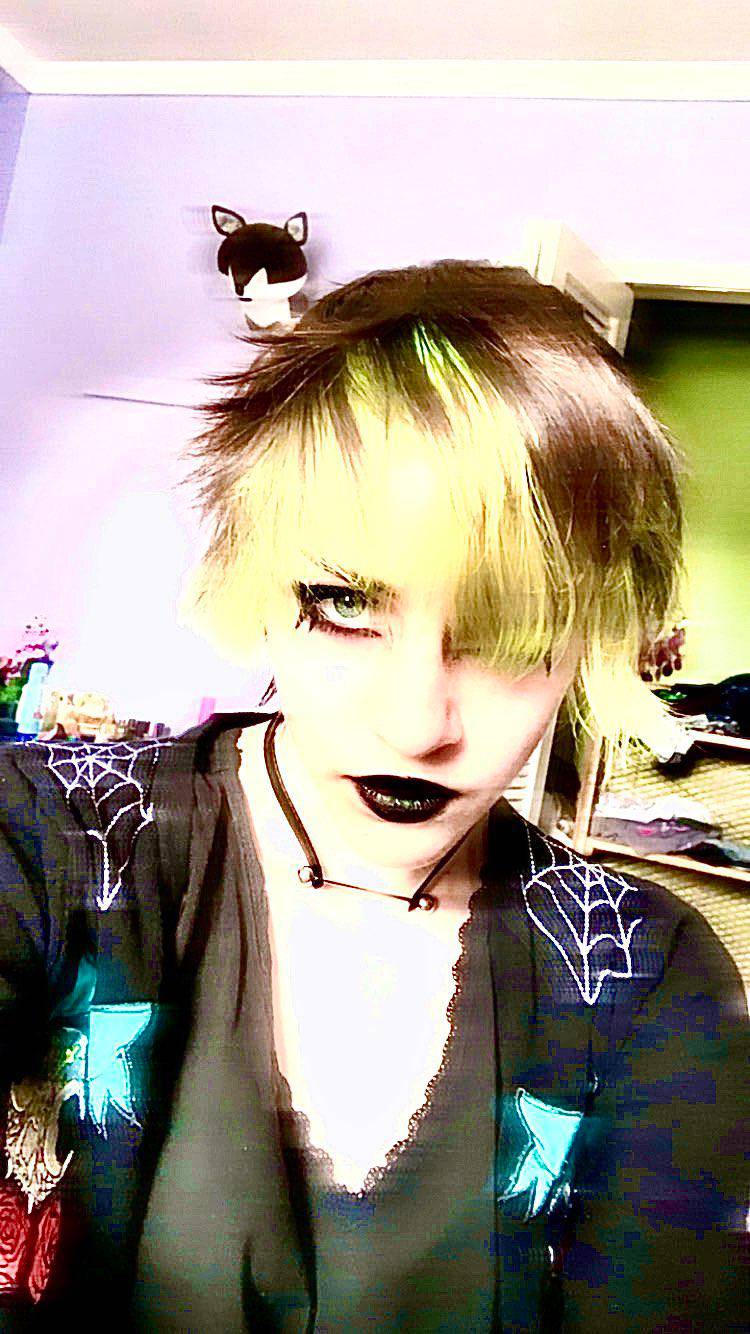 did my makeup today x3 | Scrolller