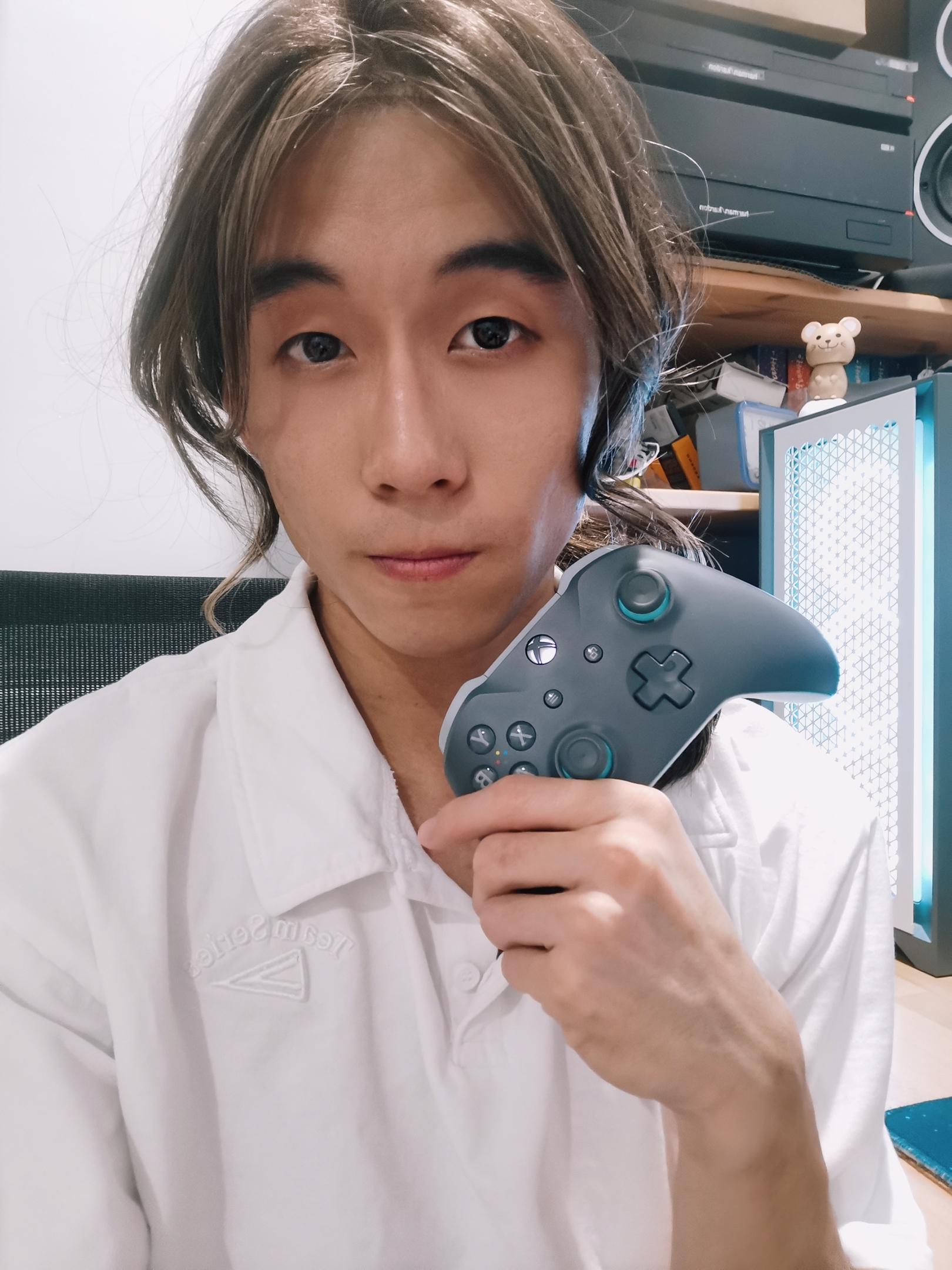 Did my own makeup for the first time today 😽 Do I pass as a gamer girl now?🥺🎮 | Scrolller