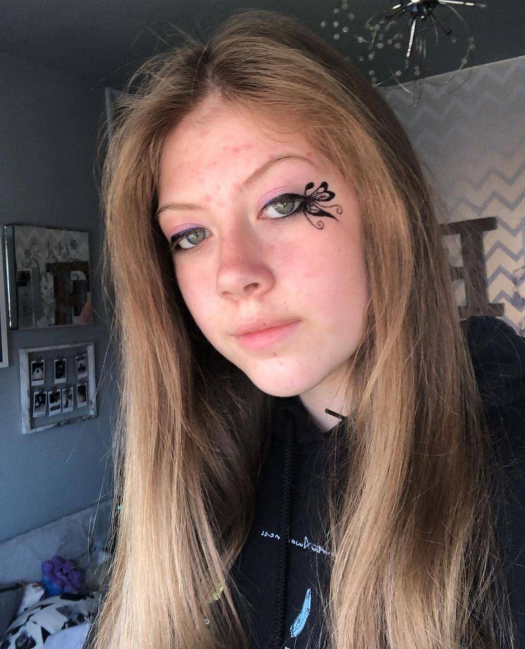 Did some makeup | Scrolller