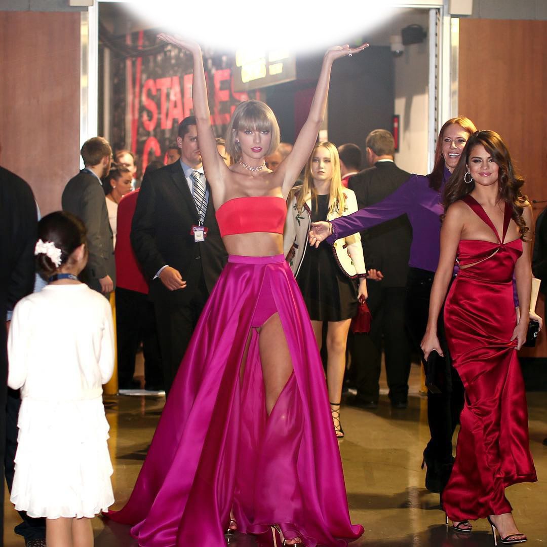 Didn't even notice Selina at first | Scrolller