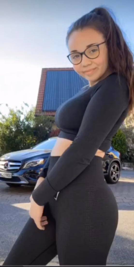 Die geile 🍑🍒 | Scrolller