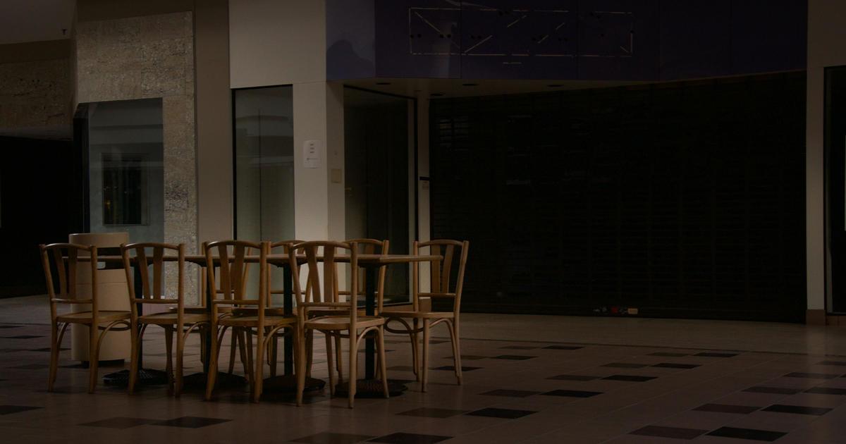 Dining in the dark | Scrolller