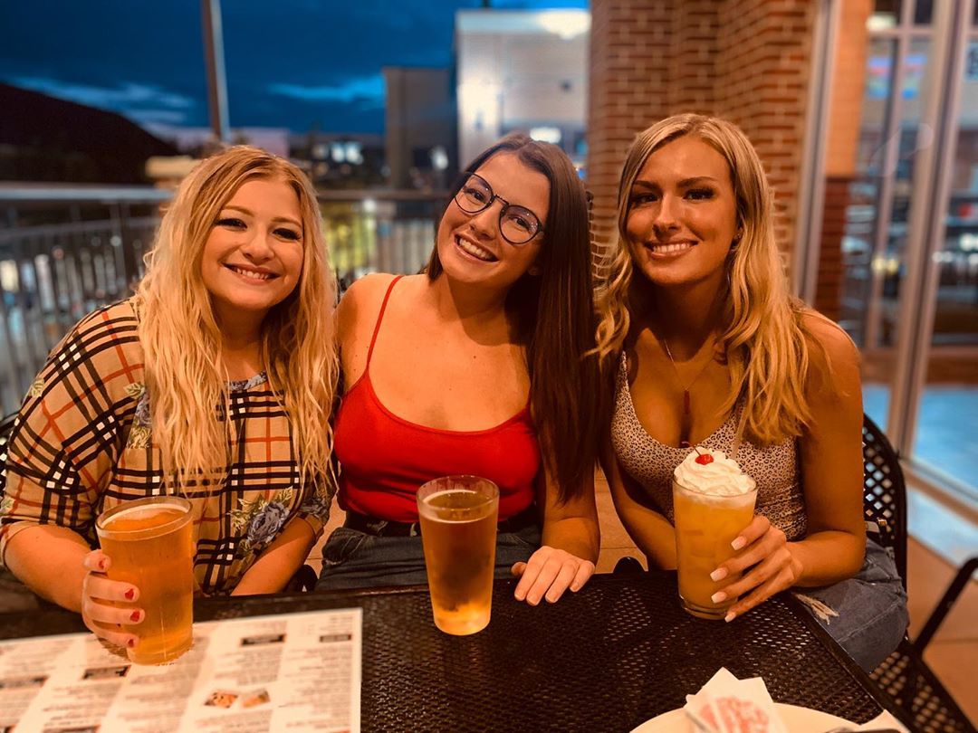 Dinner & Drinks | Scrolller