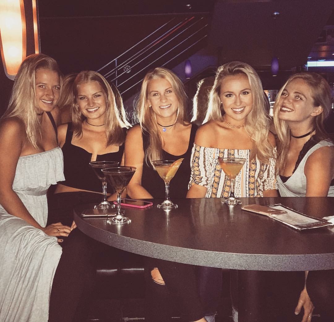 Dinner date | Scrolller