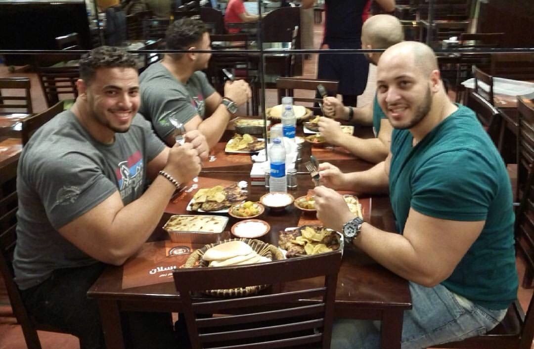 Dinner with a bro | Scrolller