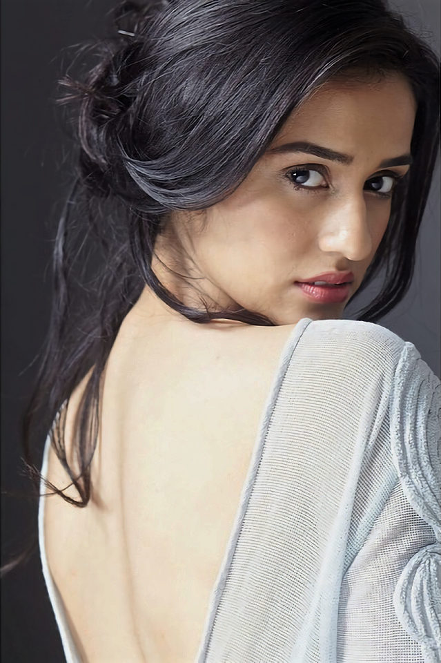 Disha Patani backless | Scrolller