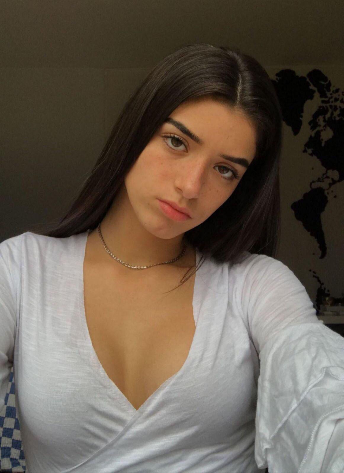 Dixie D’Amelio is perfect | Scrolller