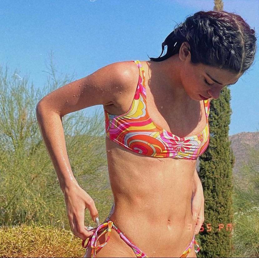 Dixie D’Amelio’s tight body has me throbbing | Scrolller