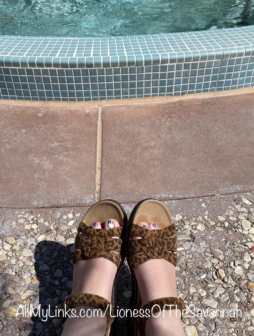 Get to work, foot slave 😏 | Scrolller