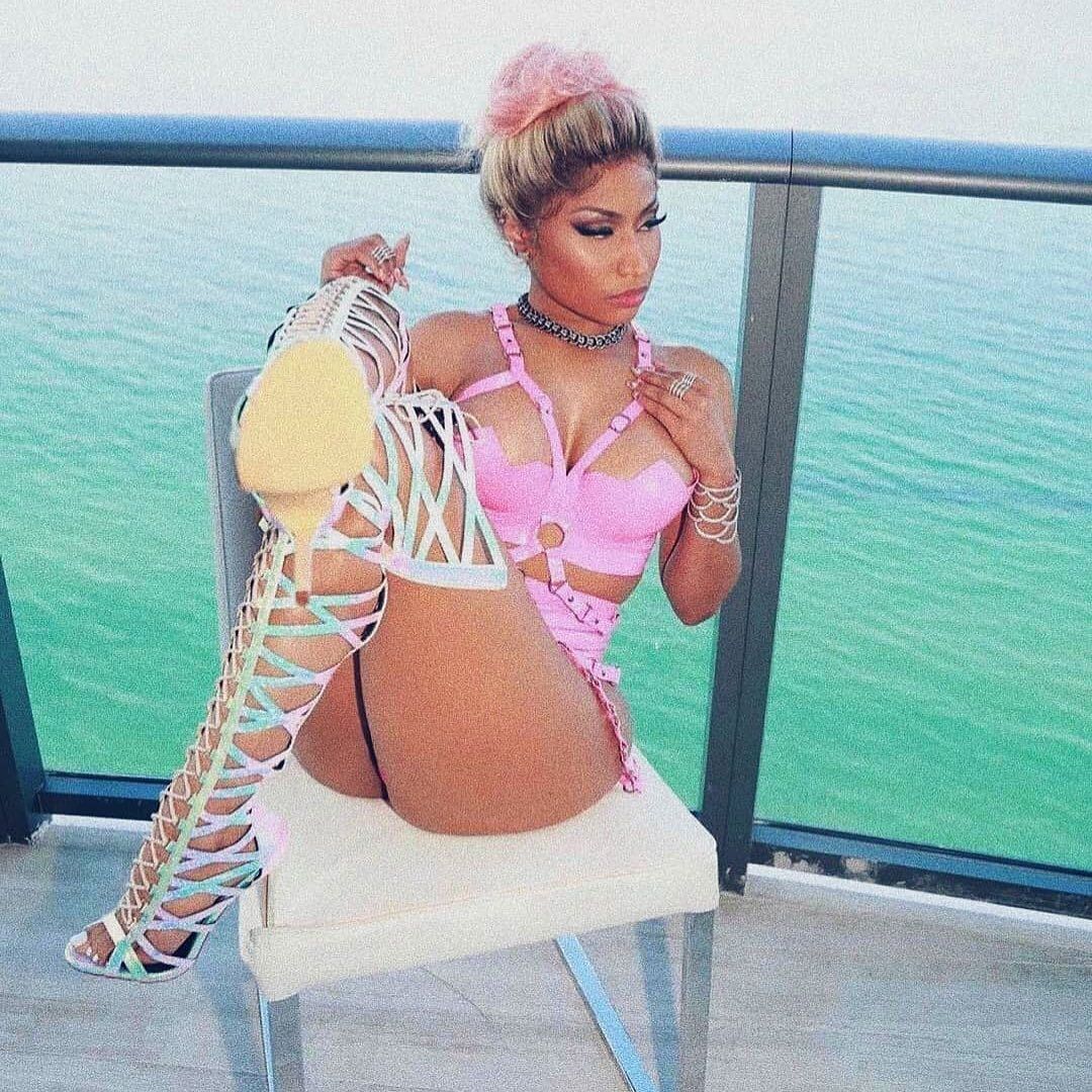 Dm me to chatabout nicki and her big fat ass | Scrolller