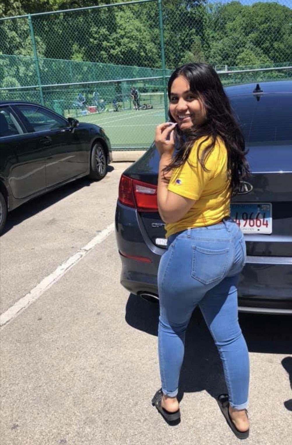 Dm to jerk to this goddess 🔥🔥 | Scrolller