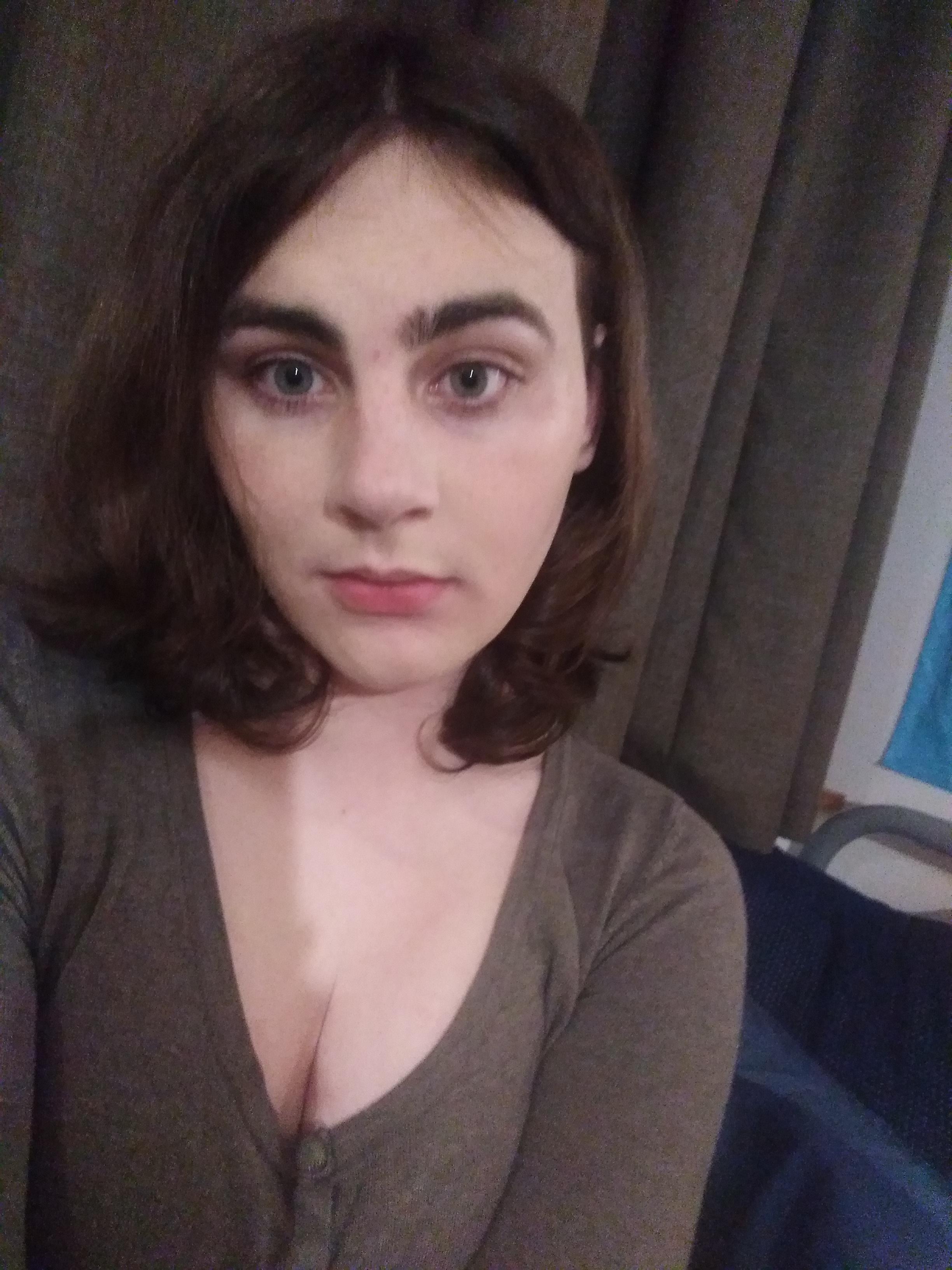 Do I look alright without makeup? | Scrolller