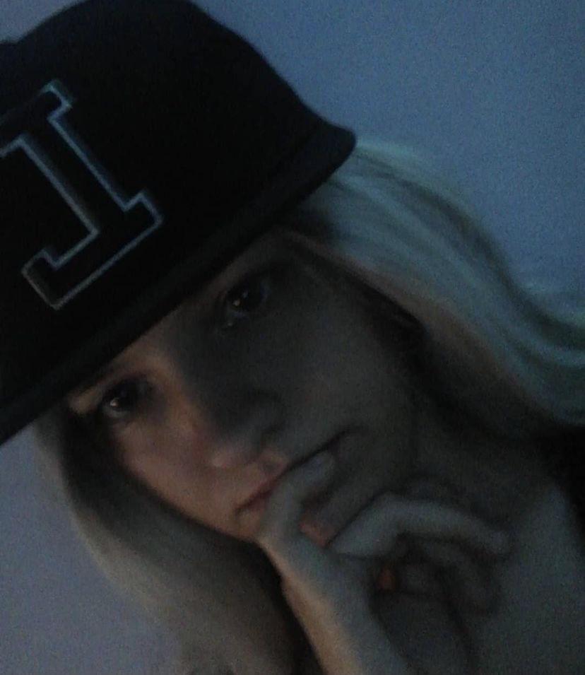 Do I Look Good Without Makeup Scrolller