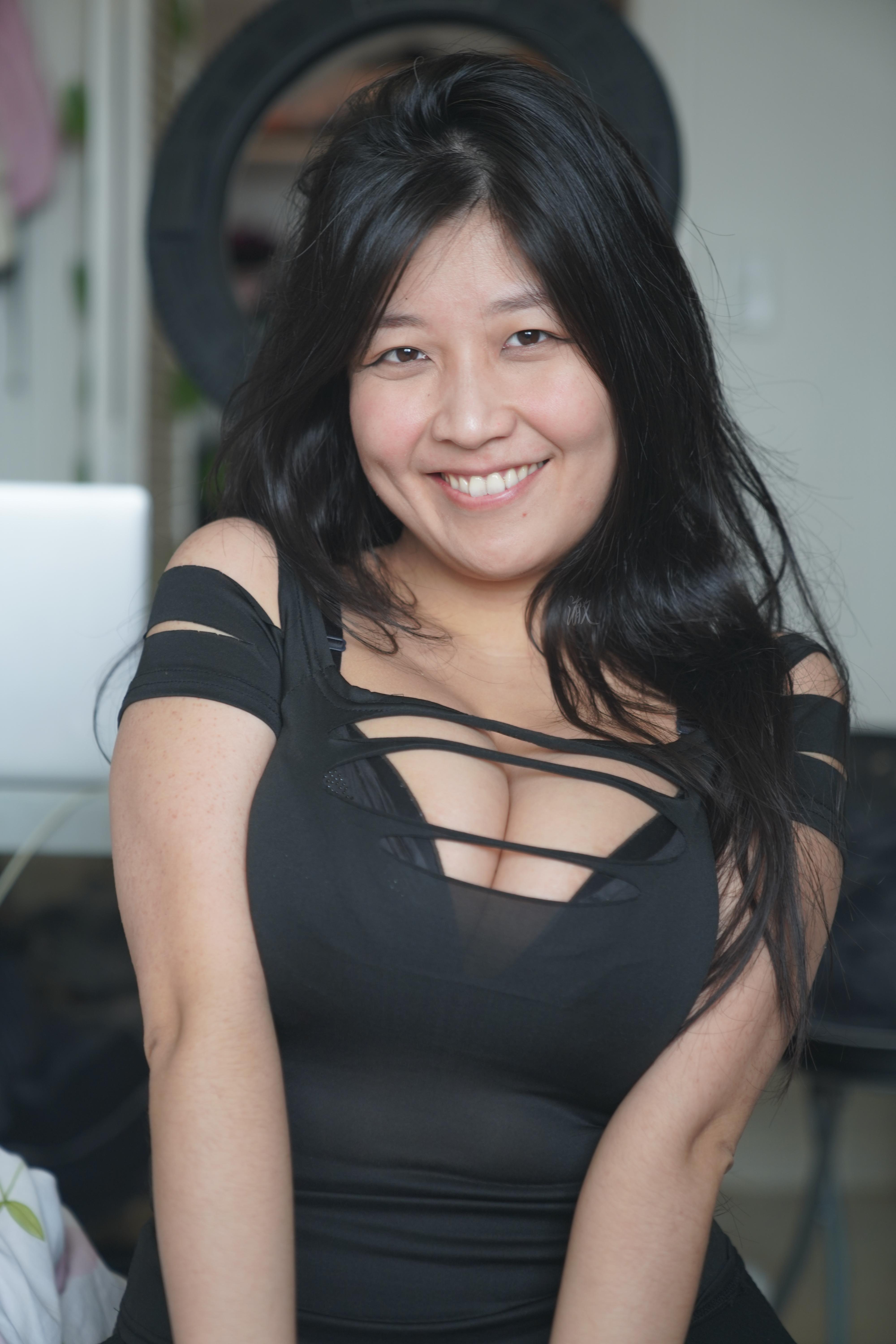 Do I qualify as an ABG? (Asian Busty Girl) | Scrolller