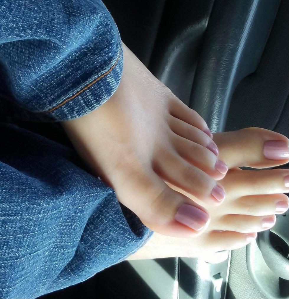 Do my cute toes get your approval? | Scrolller