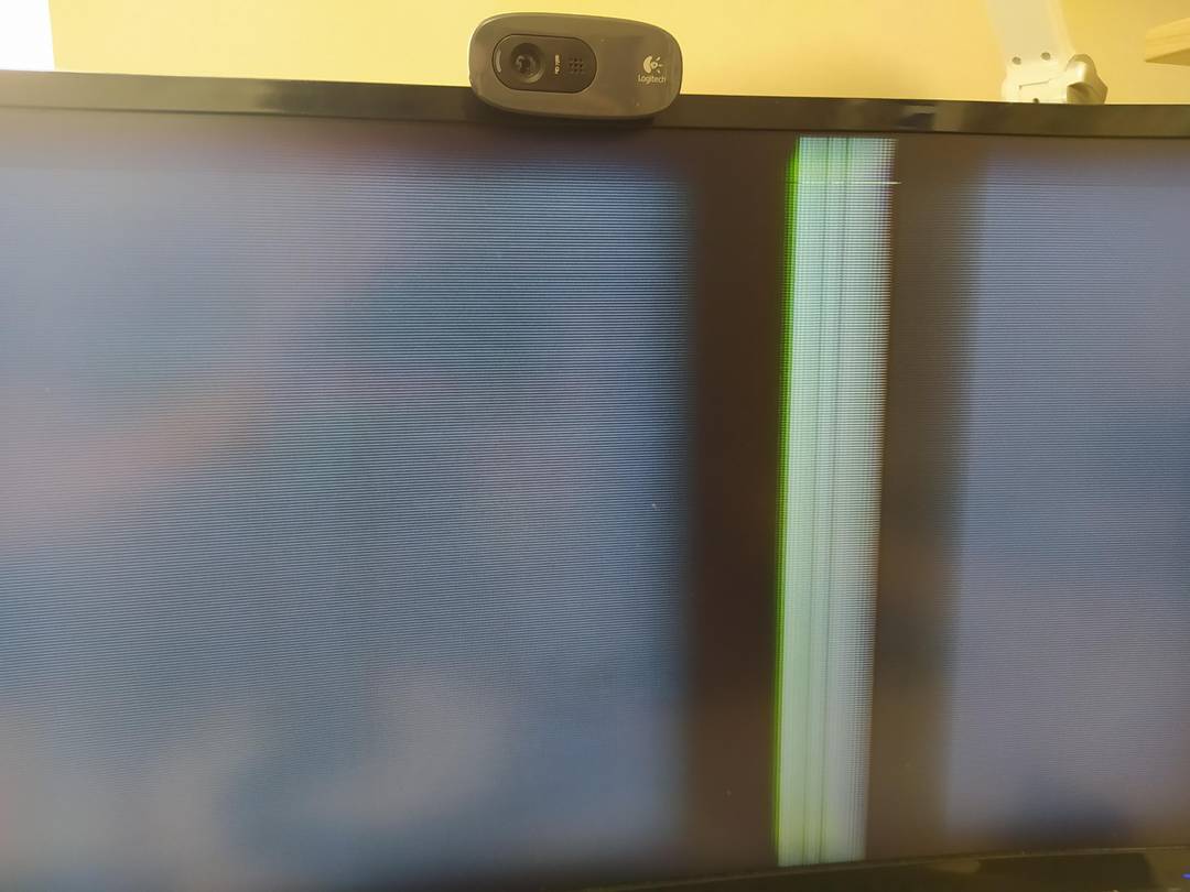 Do someone know what happened to this monitor? | Scrolller