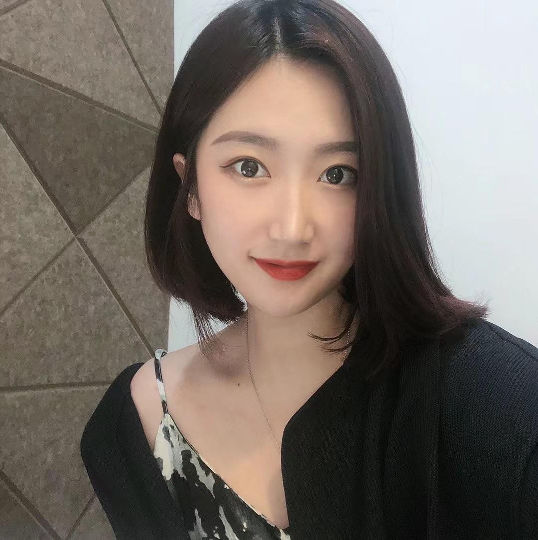 Do u guys like this girl？ | Scrolller