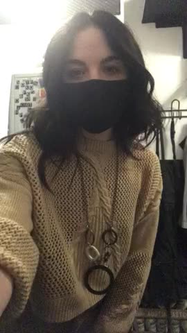 Do y’all like my out[f]it? | Scrolller