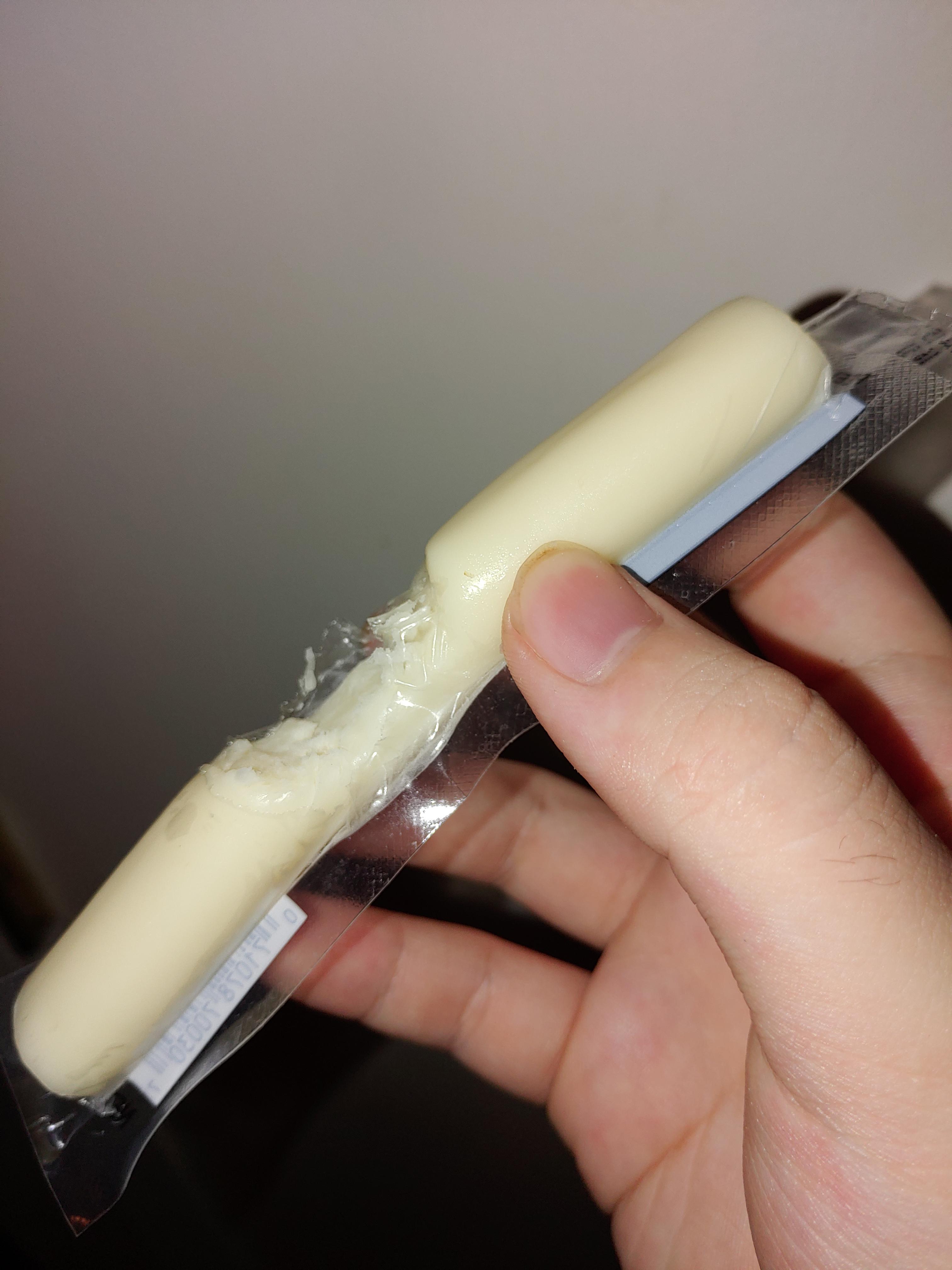 Do you eat your cheese stick with or without the shell? | Scrolller