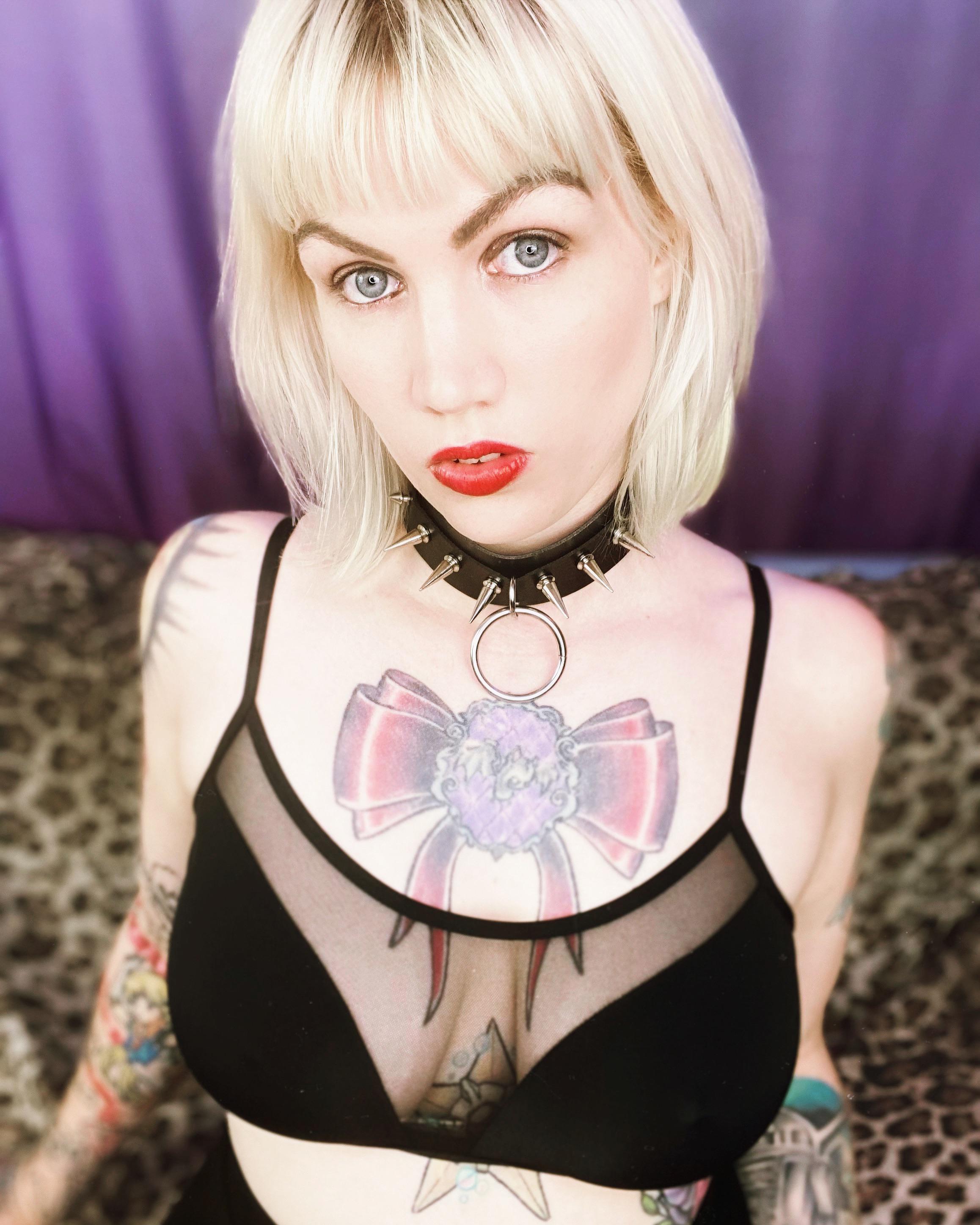 Do you like collars? | Scrolller