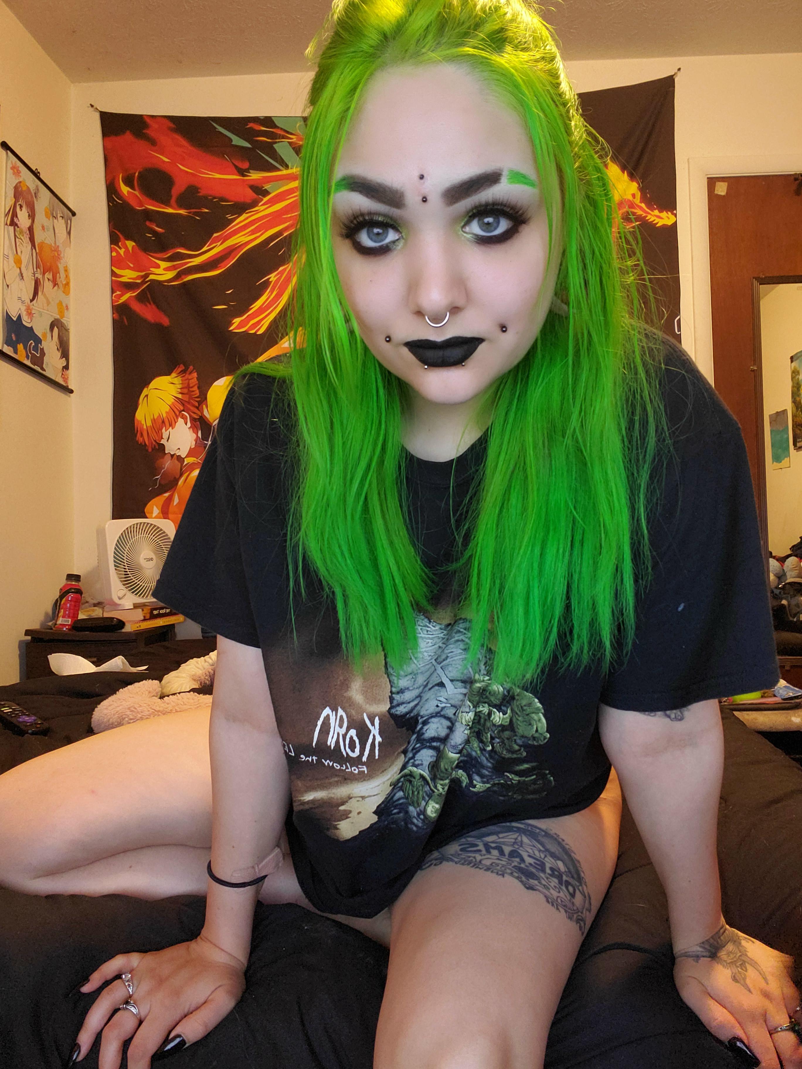 Do you like cruel mistresses? Ones who crush balls and laugh? | Scrolller