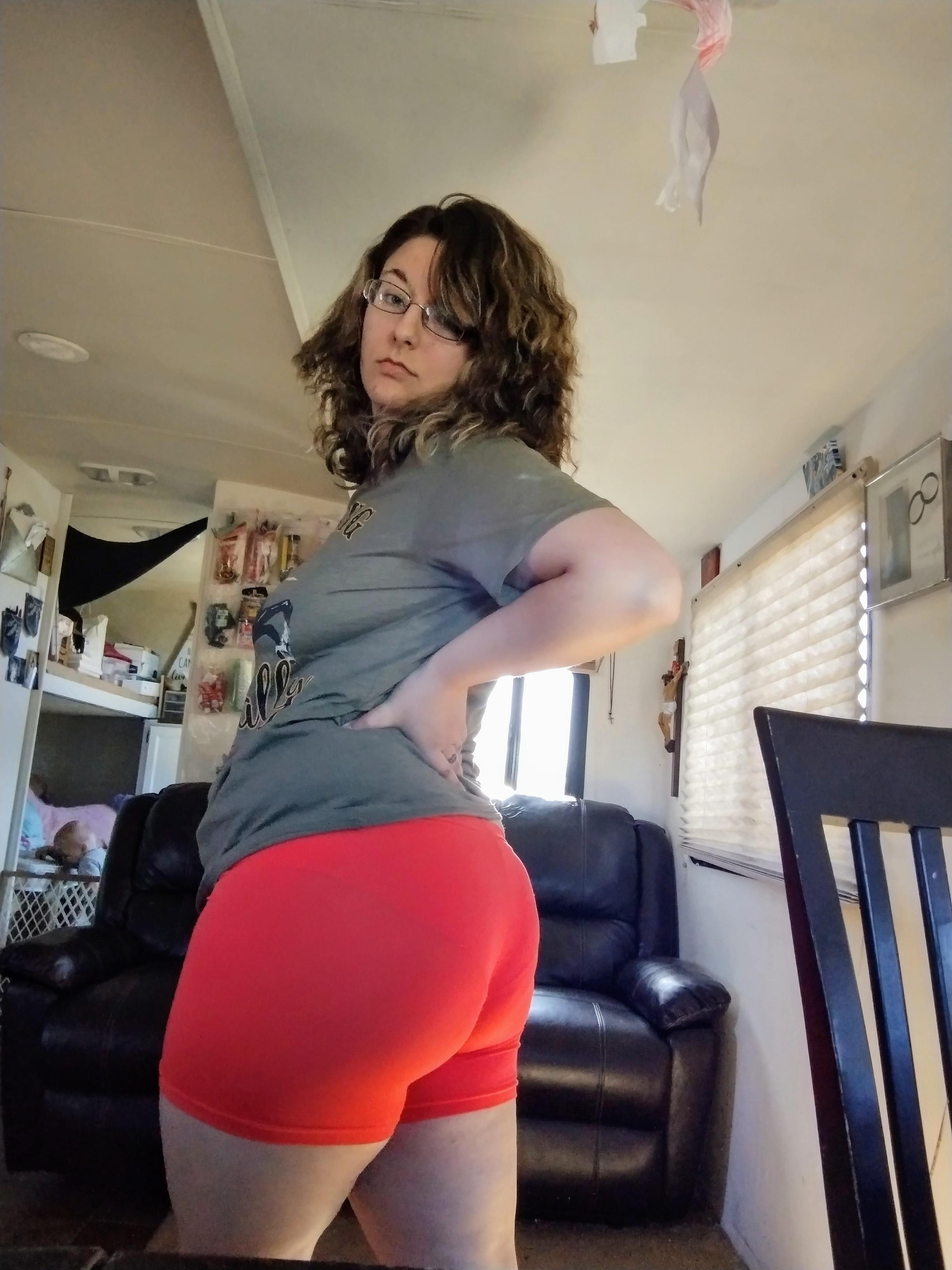 Do you like heavy big bottomed girls? | Scrolller