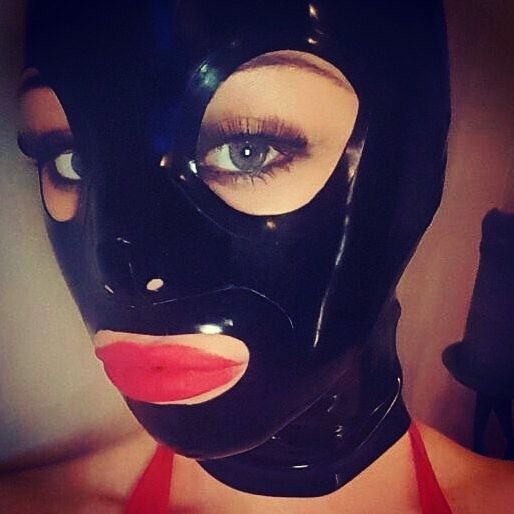 Do you like heavy rubber 🥰🥰💓 | Scrolller