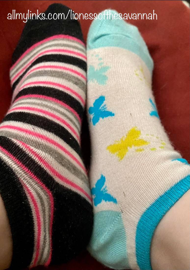 Do you like mismatched socks? 🧦🧦 | Scrolller