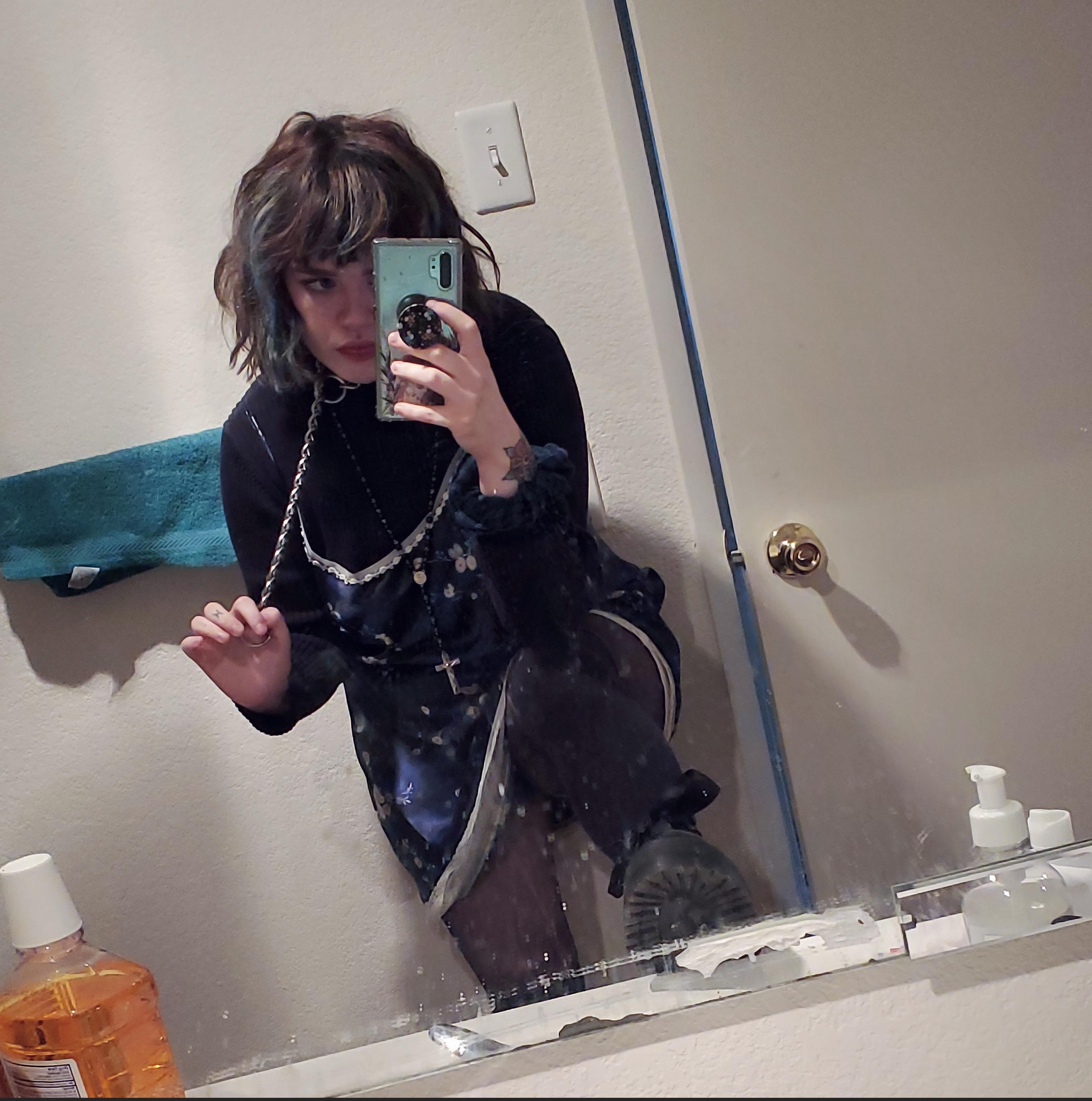 Do you like my chain? 🖤🖤 | Scrolller