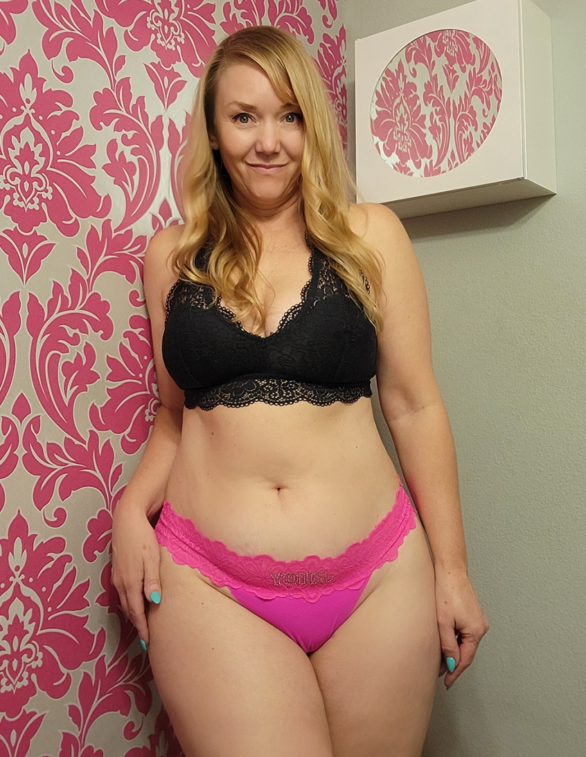 Do you like my curves? [F47] | Scrolller