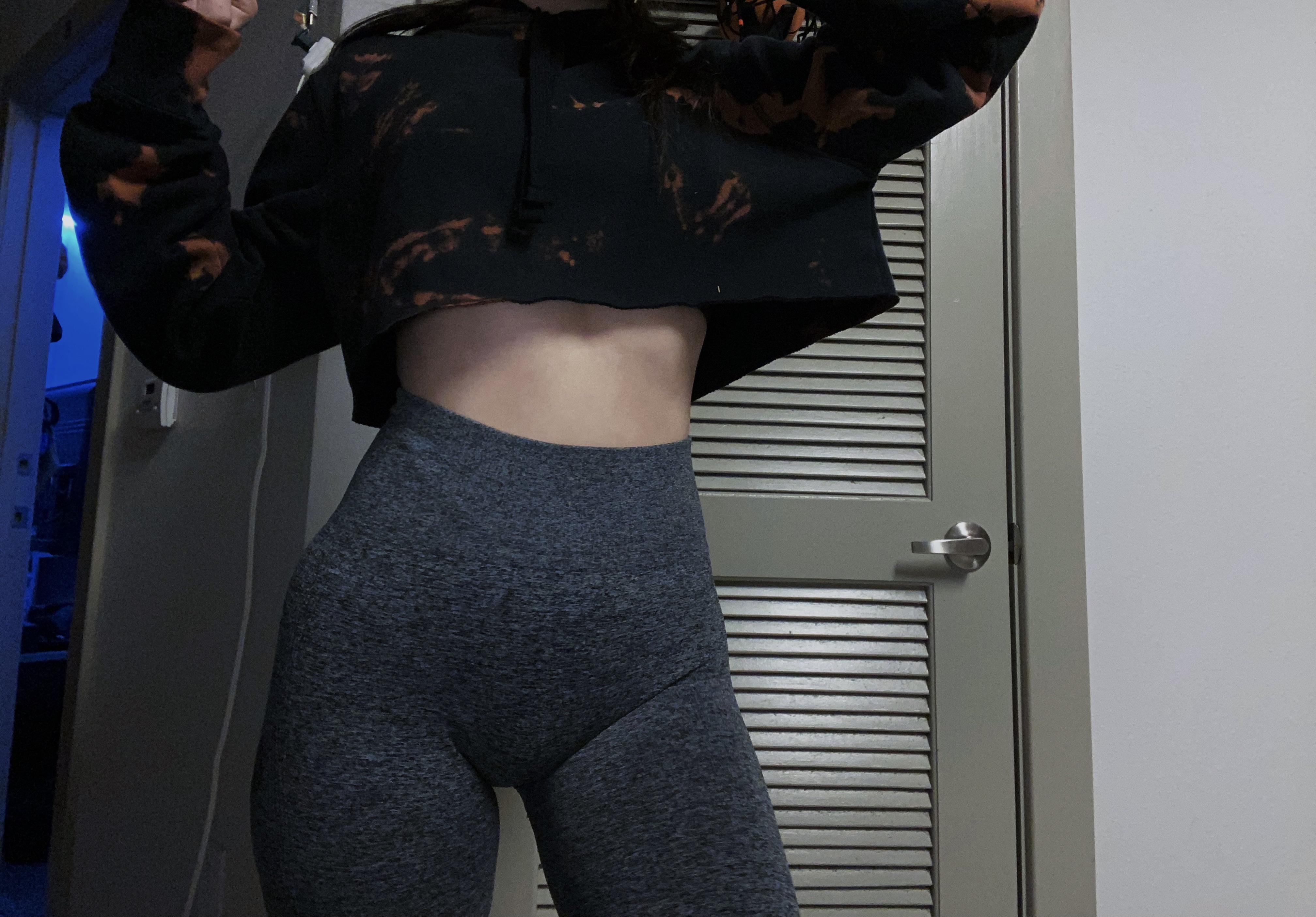 Do you like my hip dips? | Scrolller