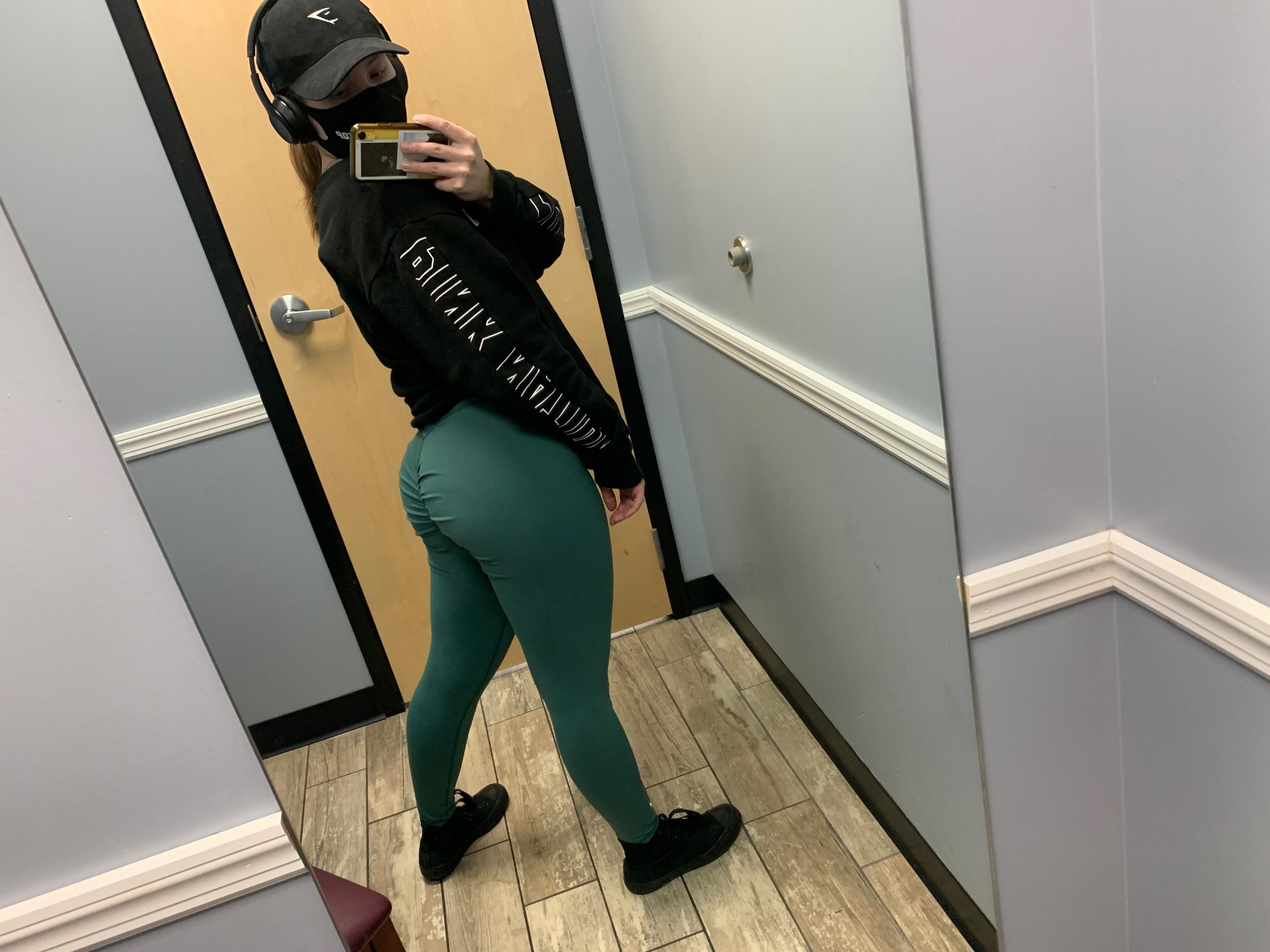 Peachy 🍑😉 | Scrolller