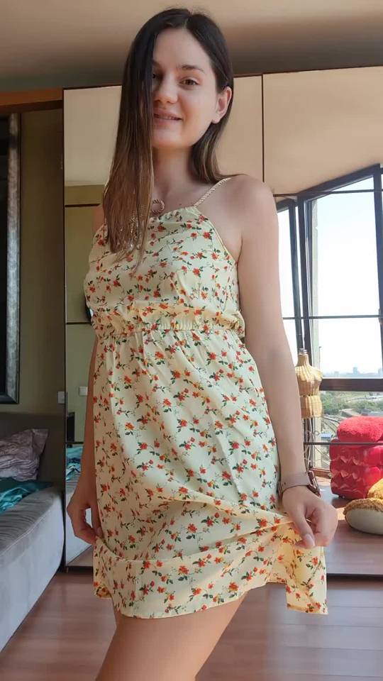 Do You Like My Outfit Scrolller