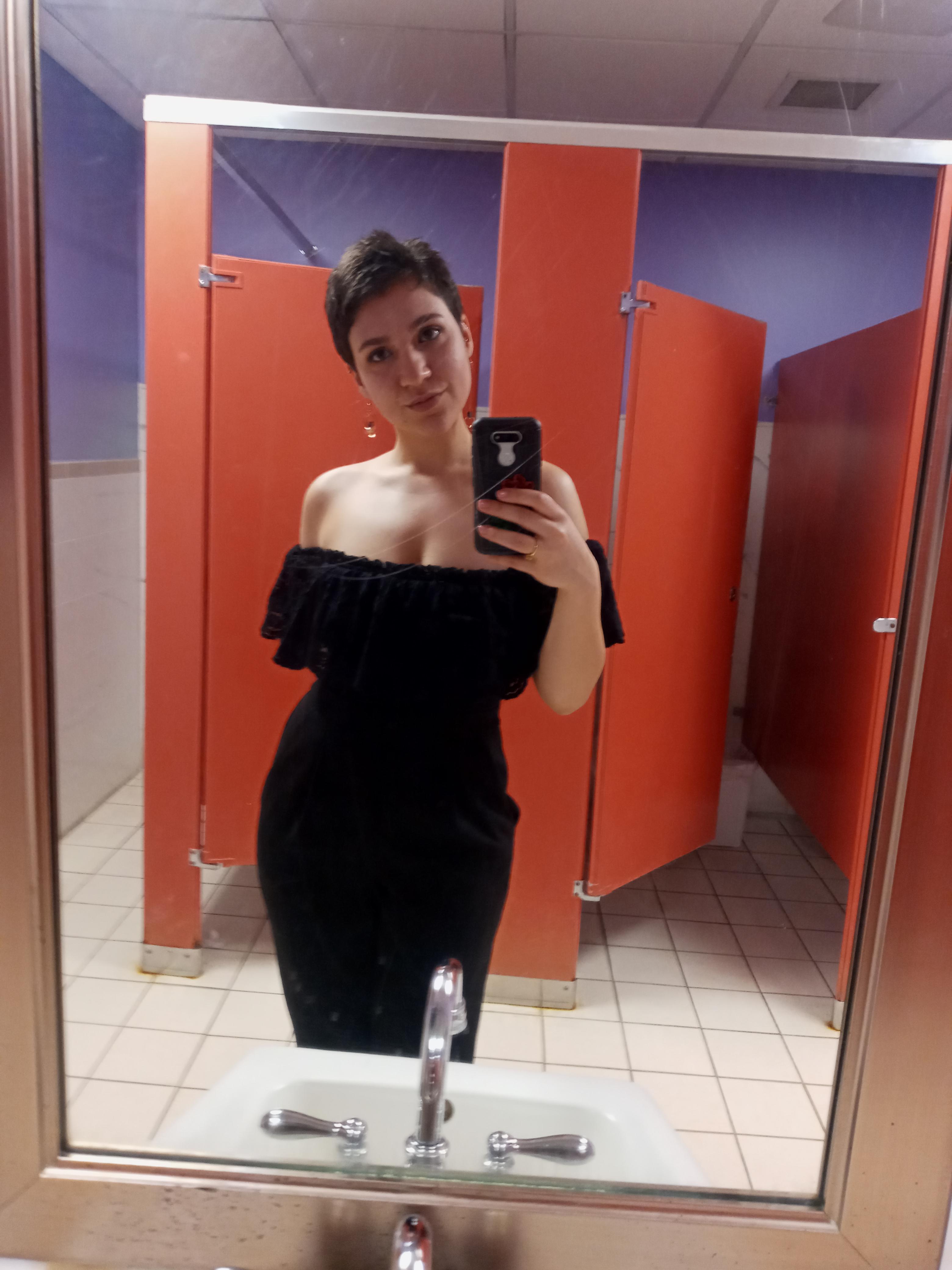 Do you like my shape? | Scrolller