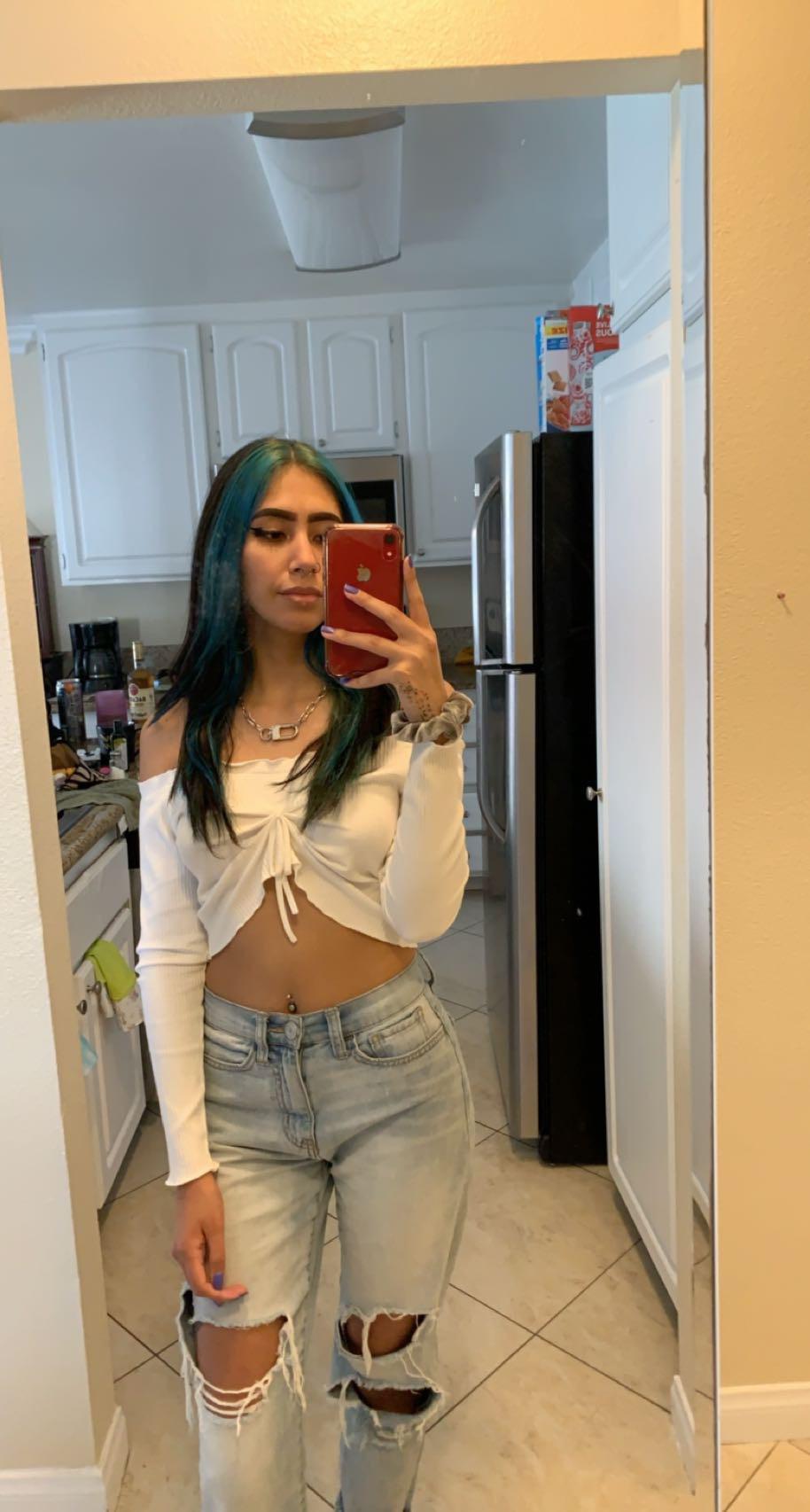 Do you like my size? | Scrolller