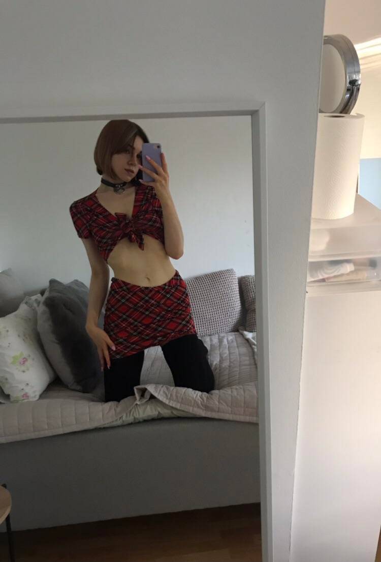 do you like my uniform? | Scrolller