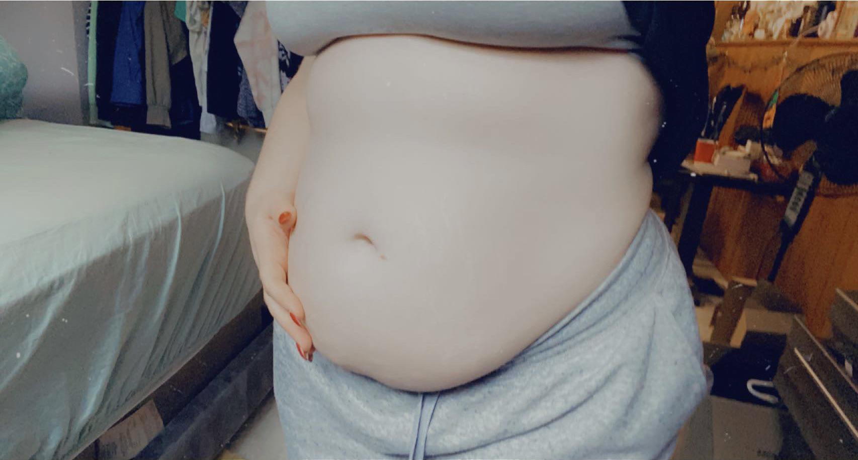 Do you like the way my belly hangs? | Scrolller