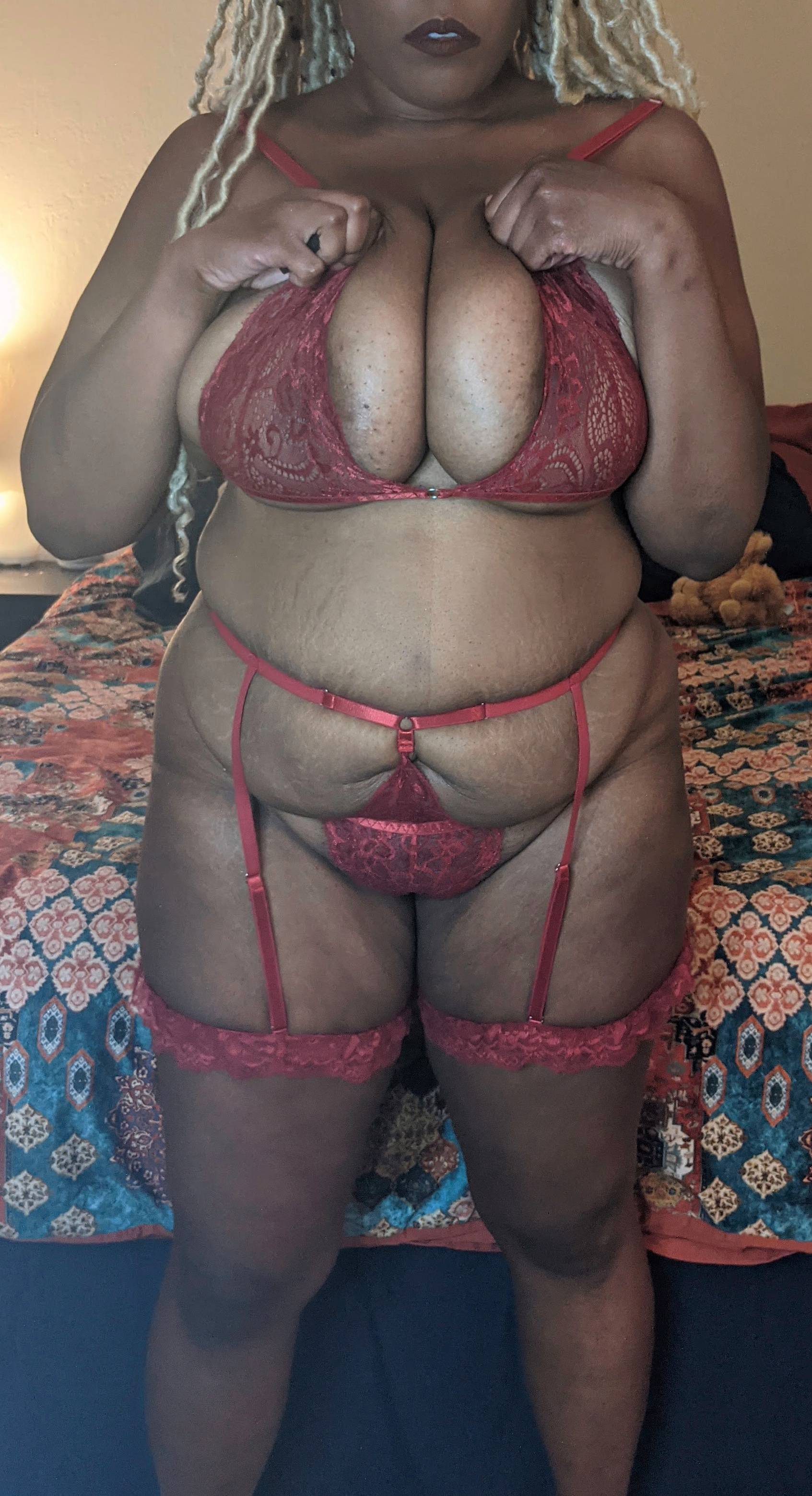 Do you like this new red set? | Scrolller