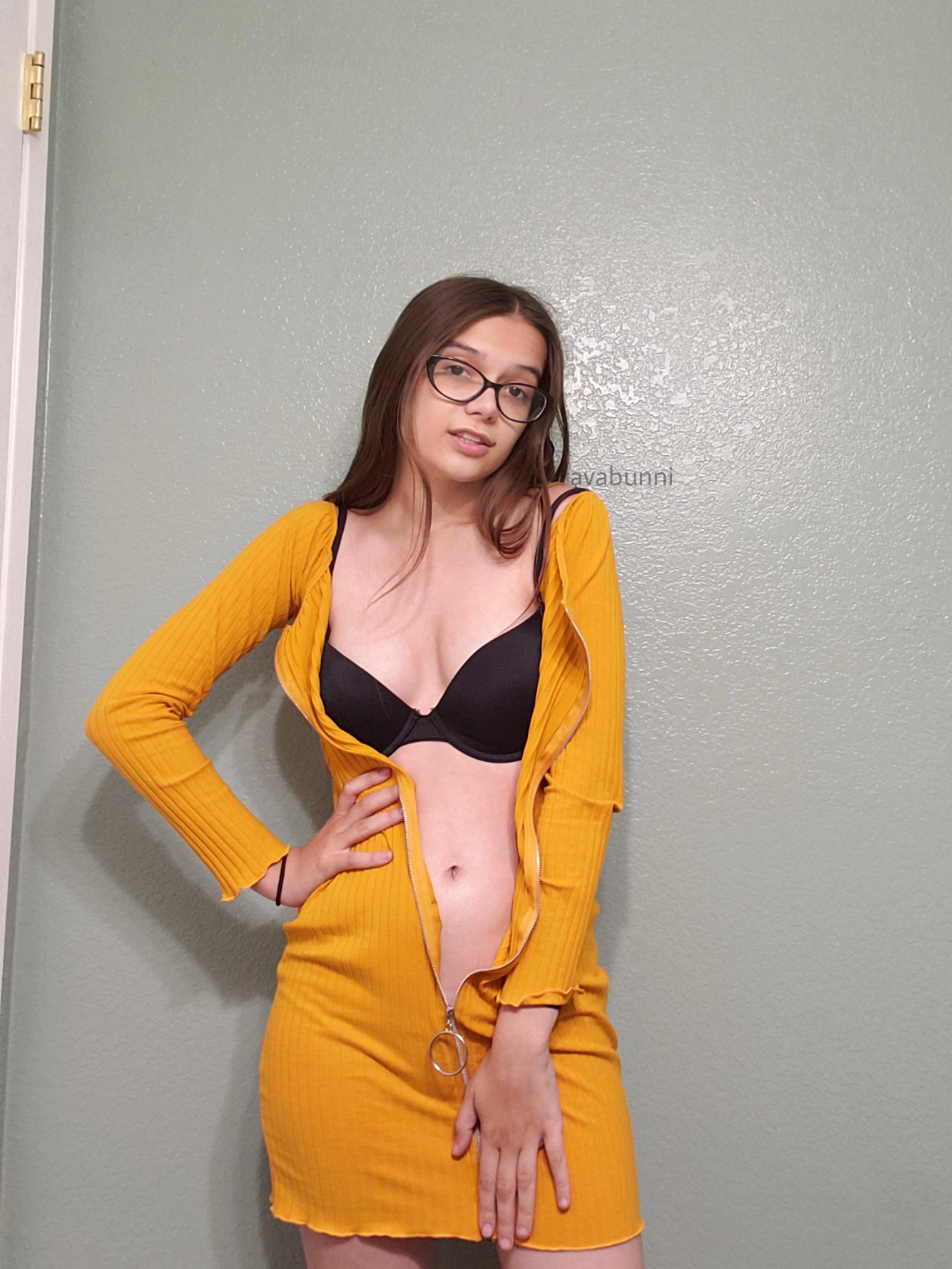 Want to unzip my dress for me? | Scrolller