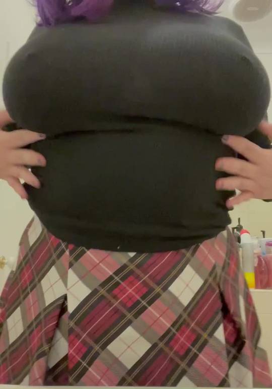 Do you think anyone could tell I wasn’t wearing a bra? (Drop) | Scrolller