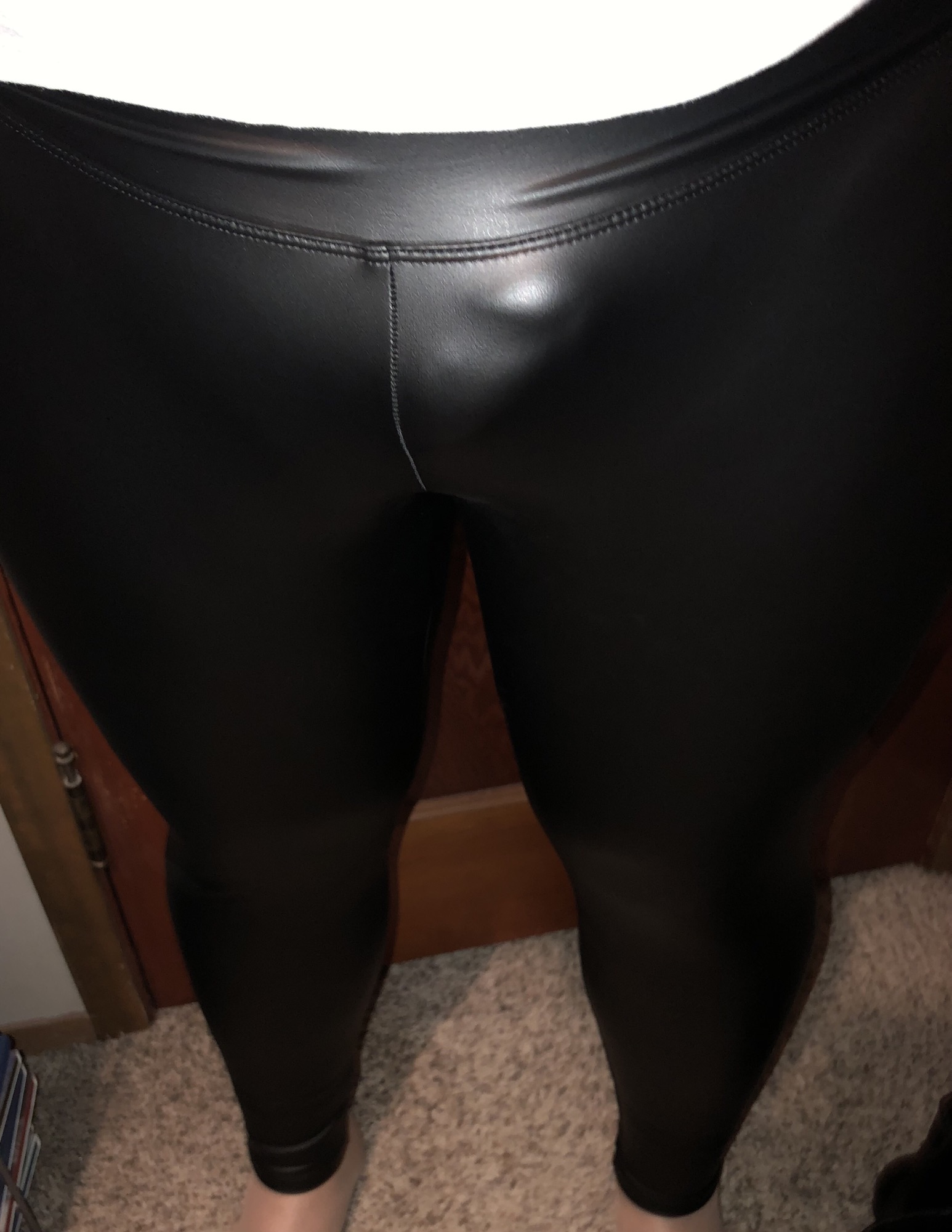Do you think anyone will notice the bulge in my leggings? | Scrolller