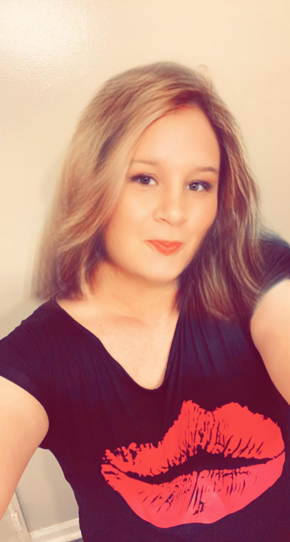 Do you think I look pretty? 🙈😊 | Scrolller