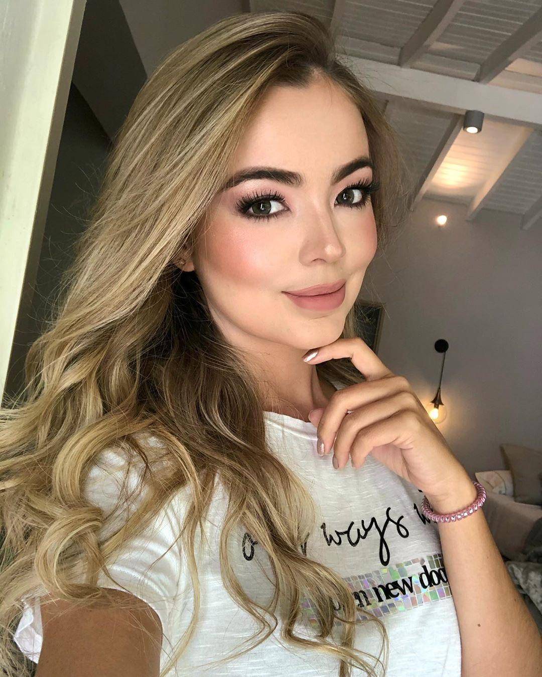 Doe eyes | Scrolller